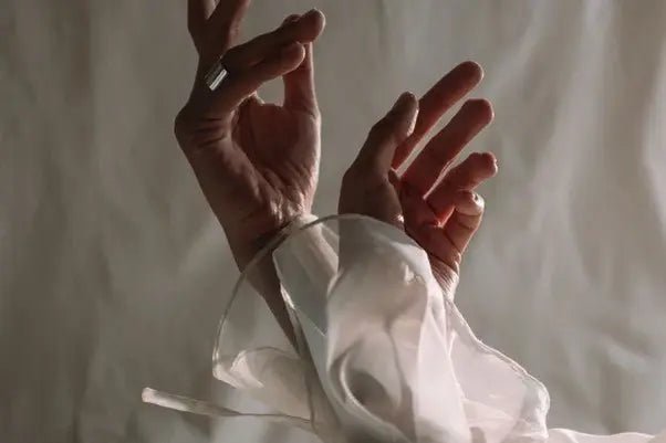 Natural Silk vs Synthetic Silk: Key Differences and Benefits Explained ...